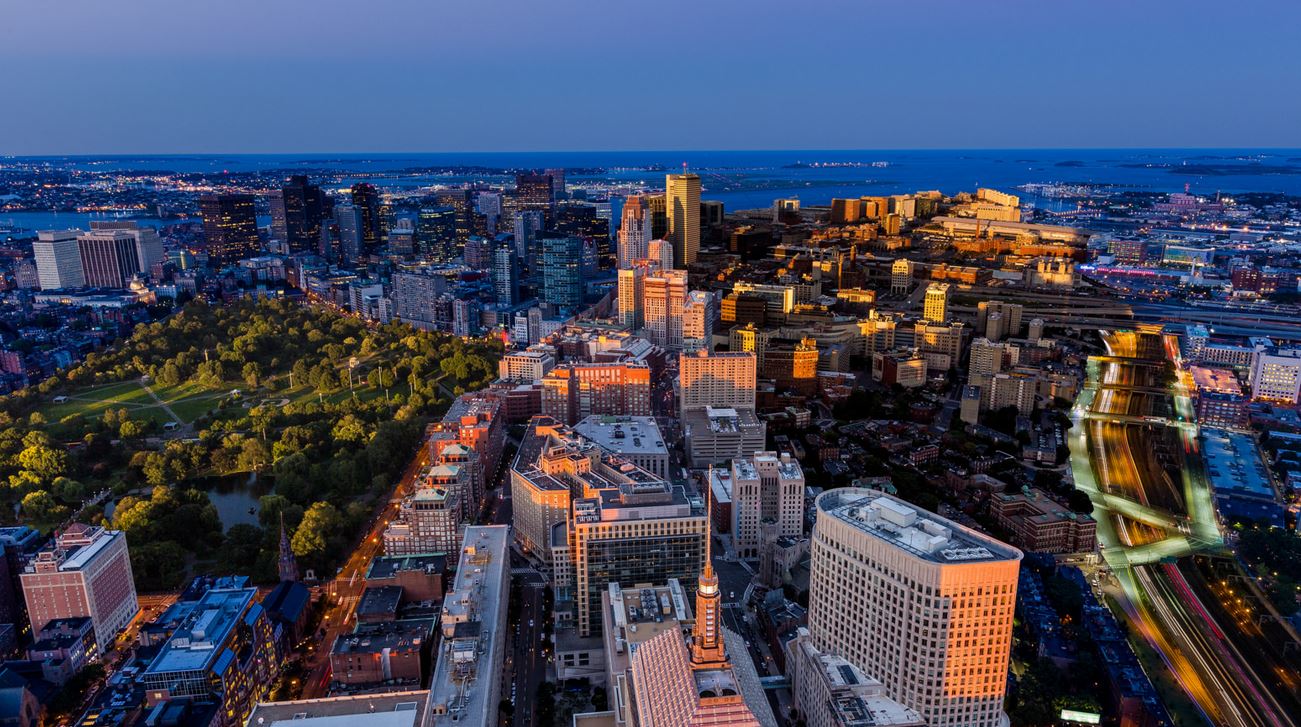 Time lapse original sur Boston qui combine la journée et la nuit